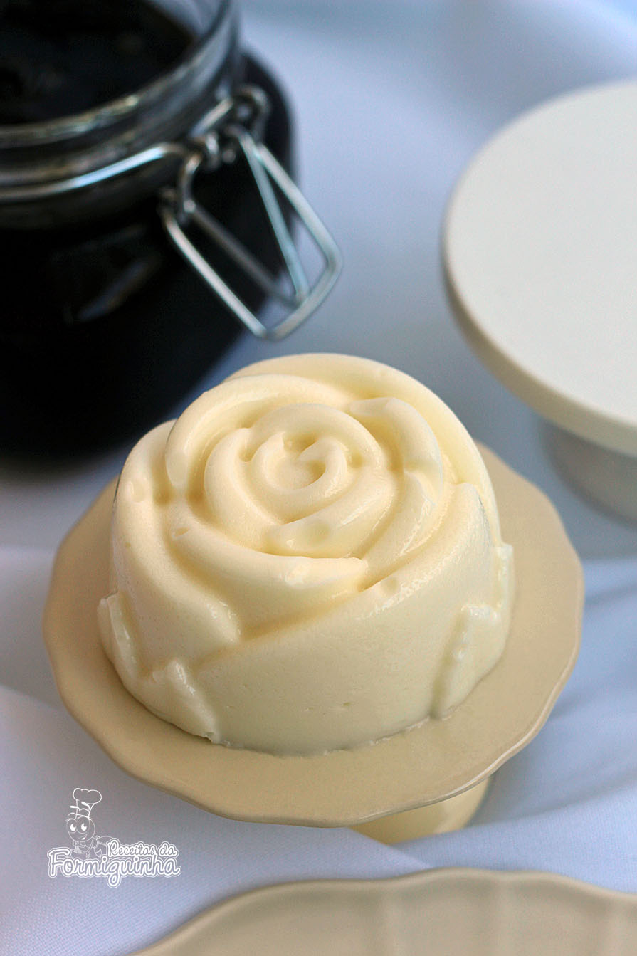 Mini Manjar de Coco com Calda de Ameixa – Receitas da Formiguinha