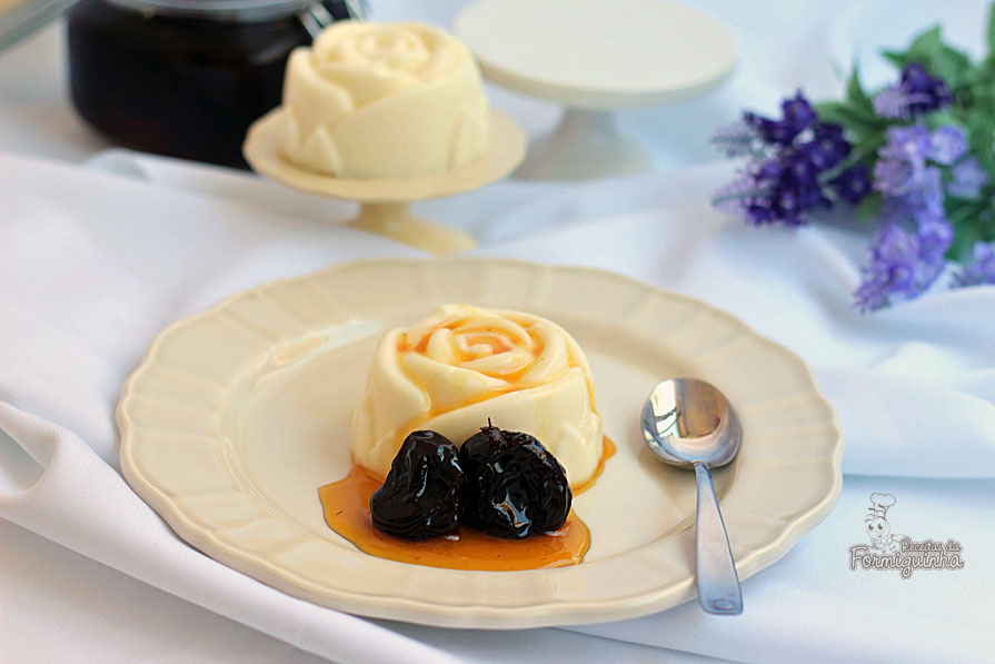 Mini Manjar de Coco com Calda de Ameixa – Receitas da Formiguinha